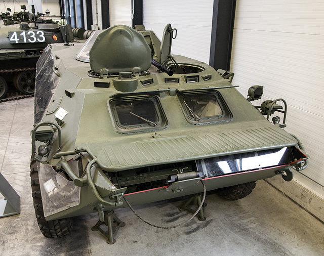 WarWheels.Net - Photos of the BTR-70 APC